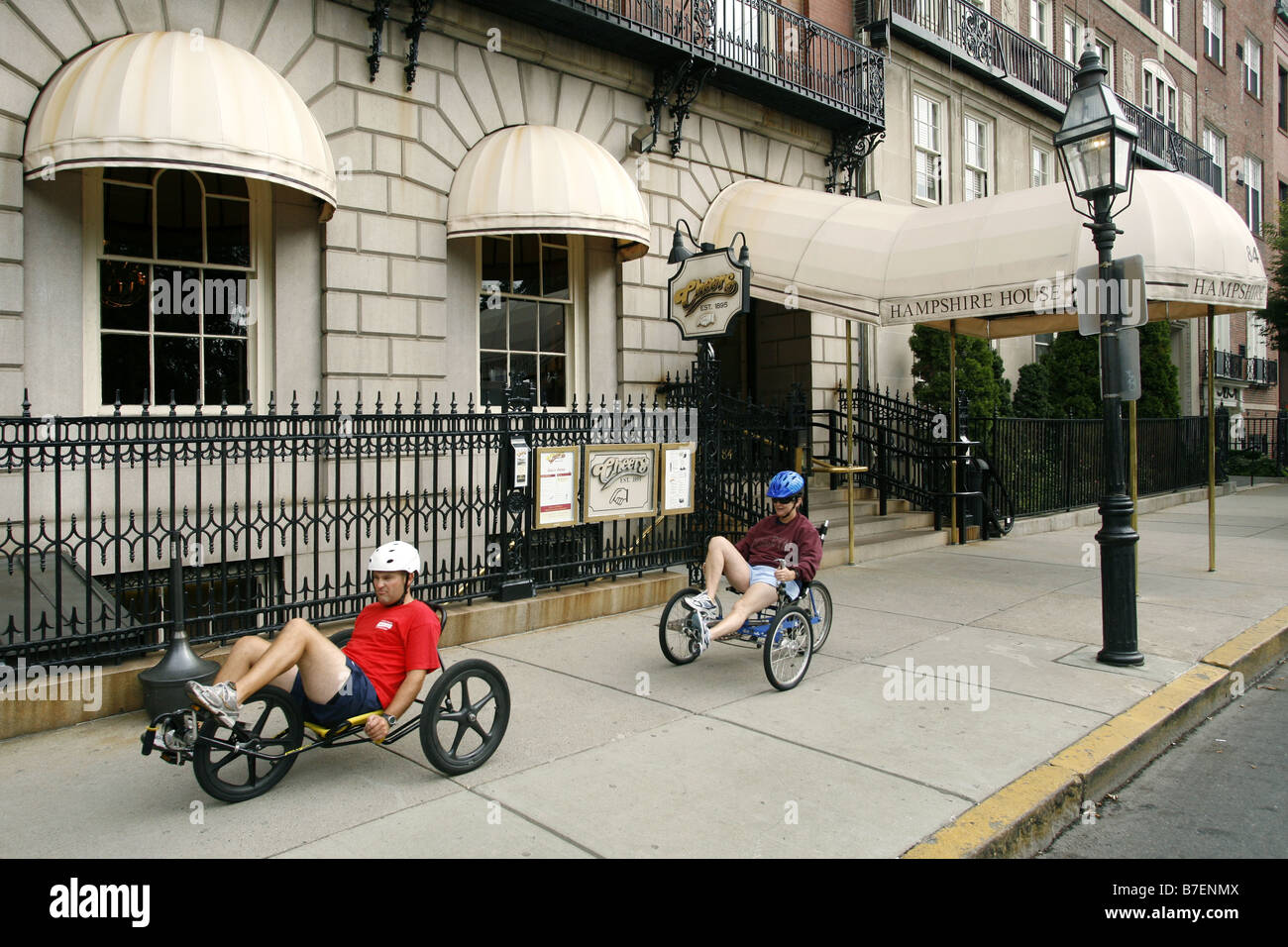 Cheers tv series hi-res stock photography and images - Alamy