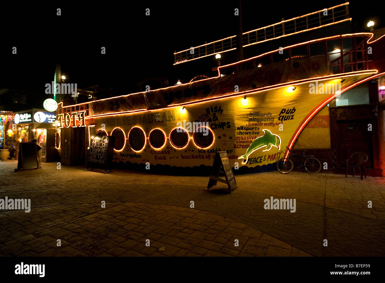 the tota bar in dahab egypt at night Stock Photo - Alamy