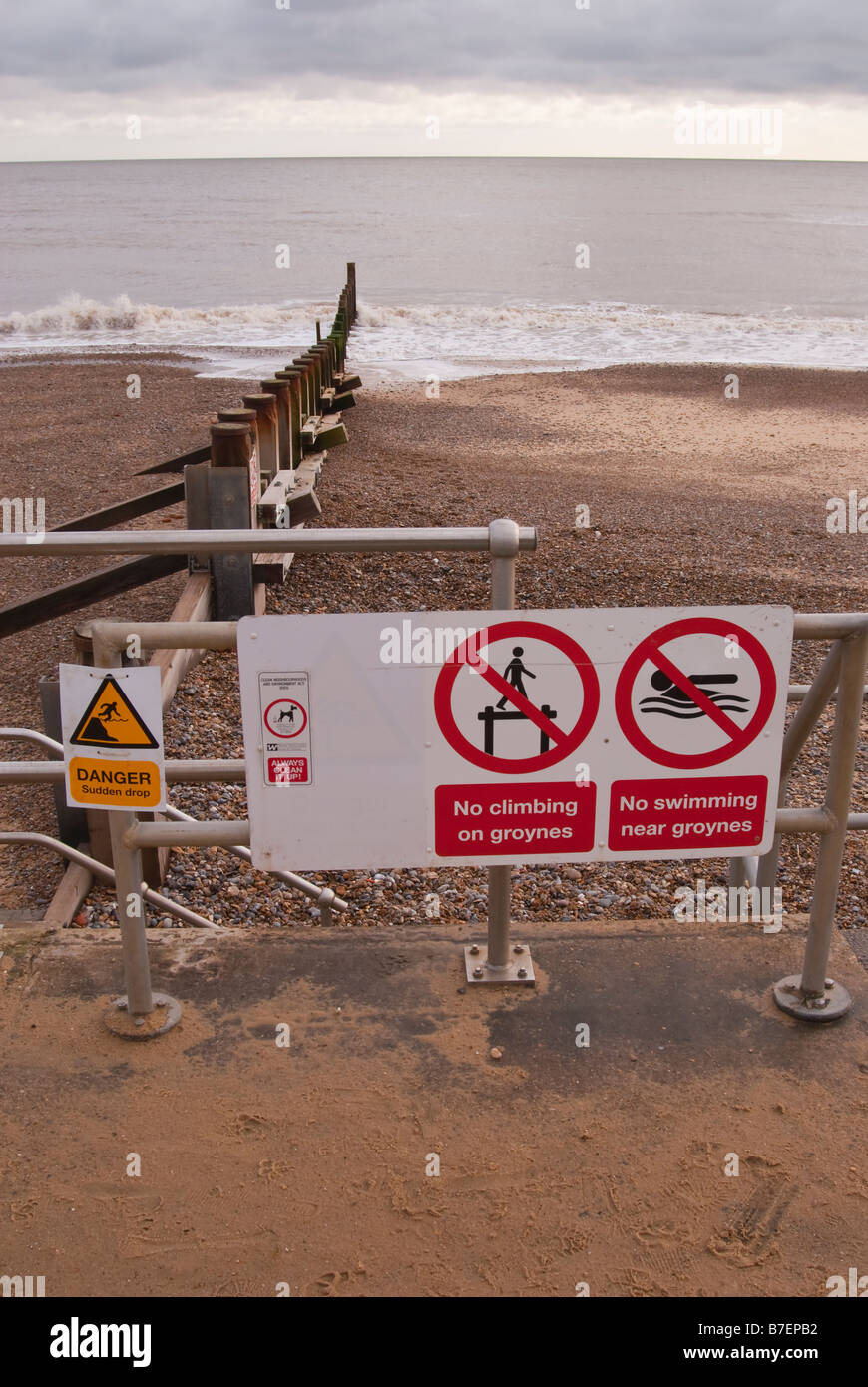 Warning signs on uk beach hi-res stock photography and images - Alamy