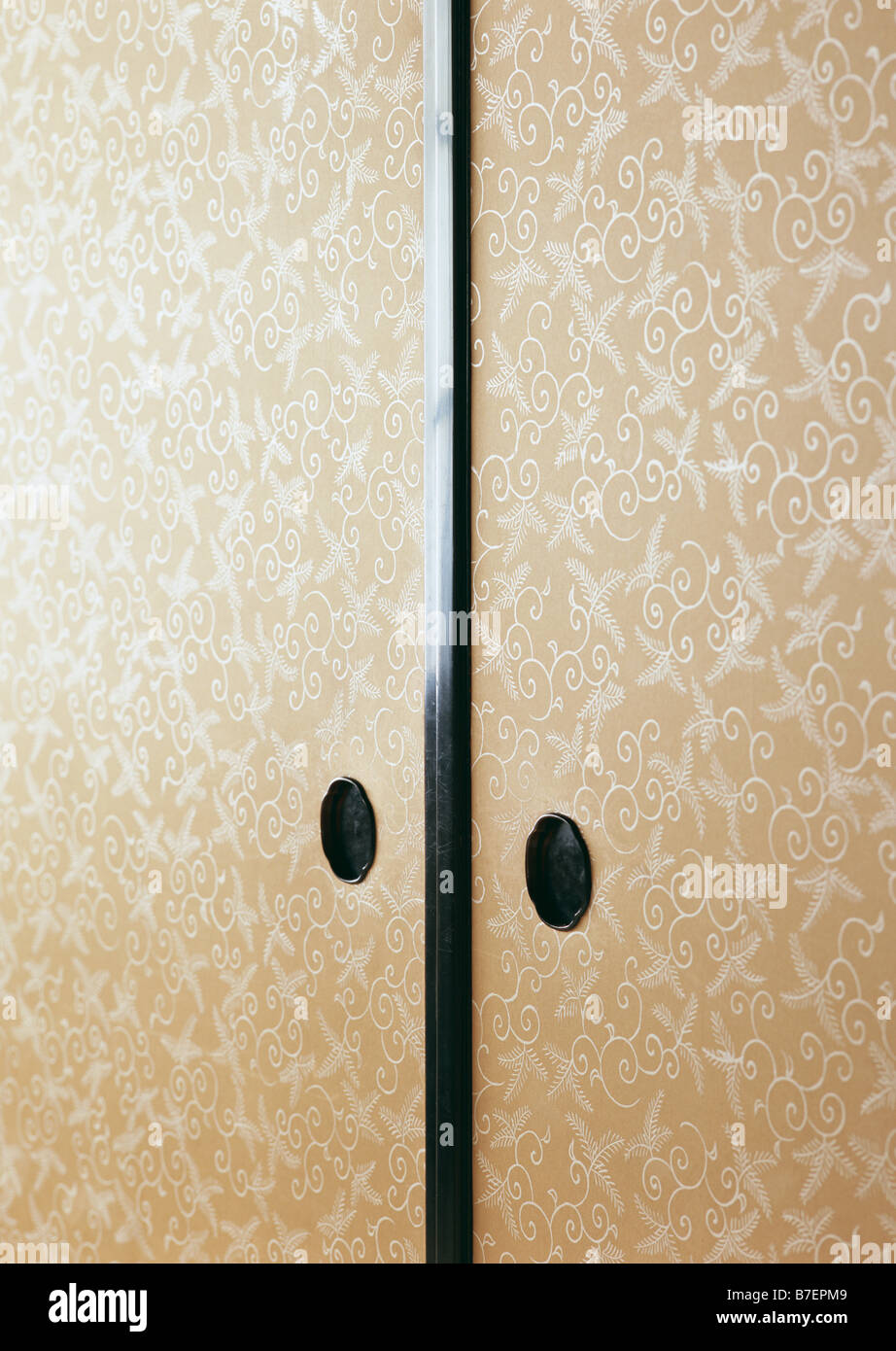 Sliding paper door hi-res stock photography and images - Alamy