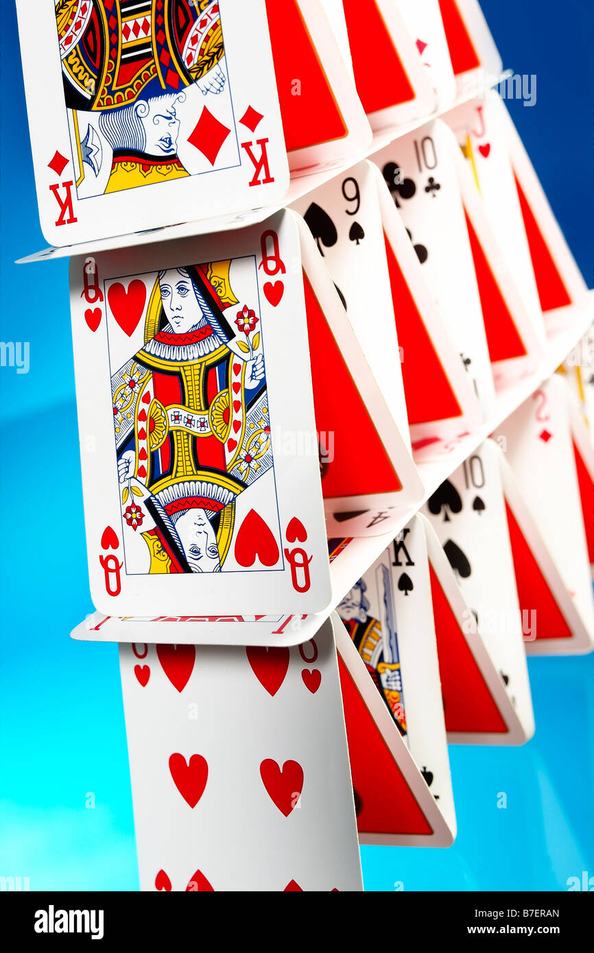 Playing cards castle hi-res stock photography and images - Alamy