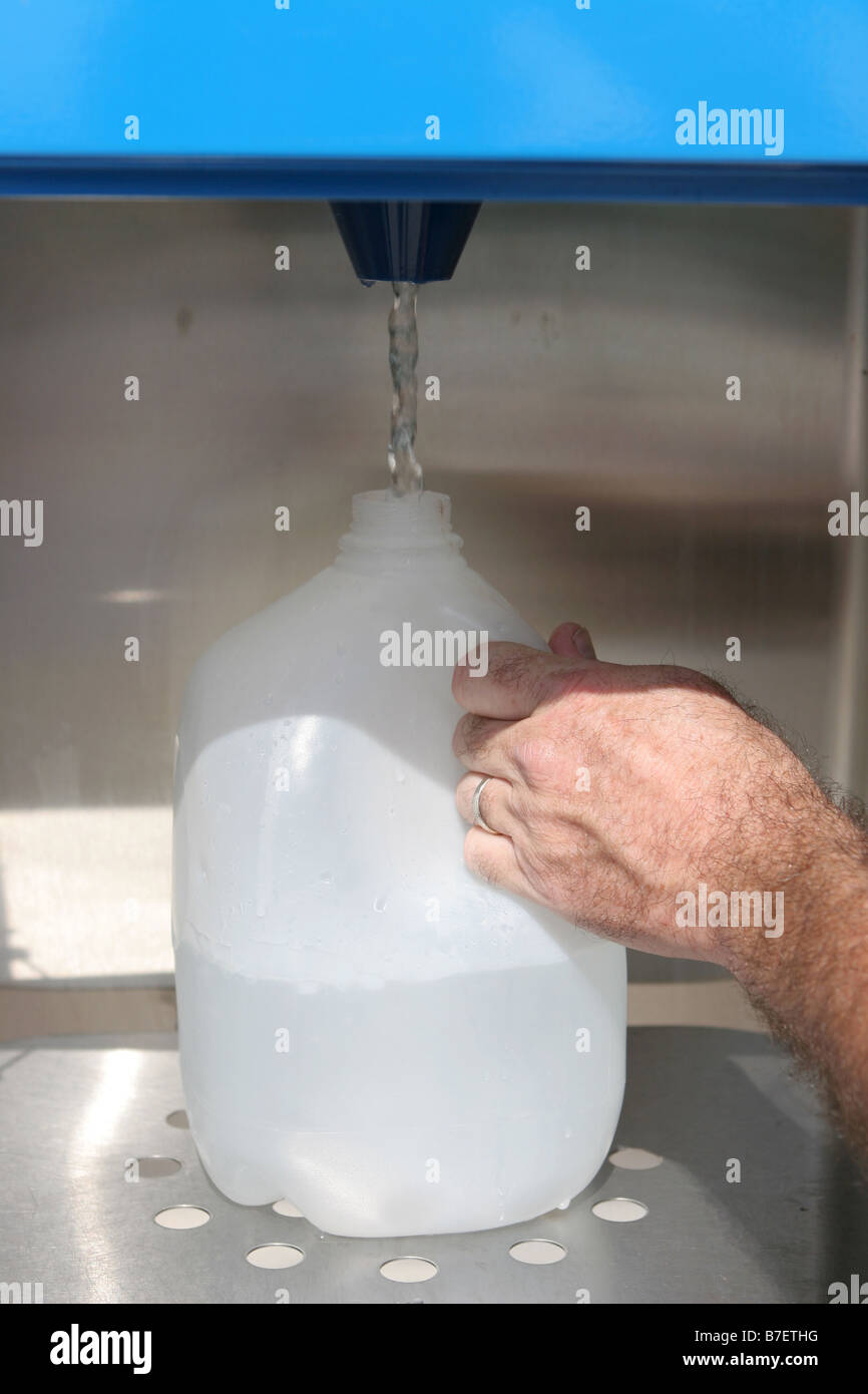 Filling A Vending Machine High Resolution Stock Photography and Images ...