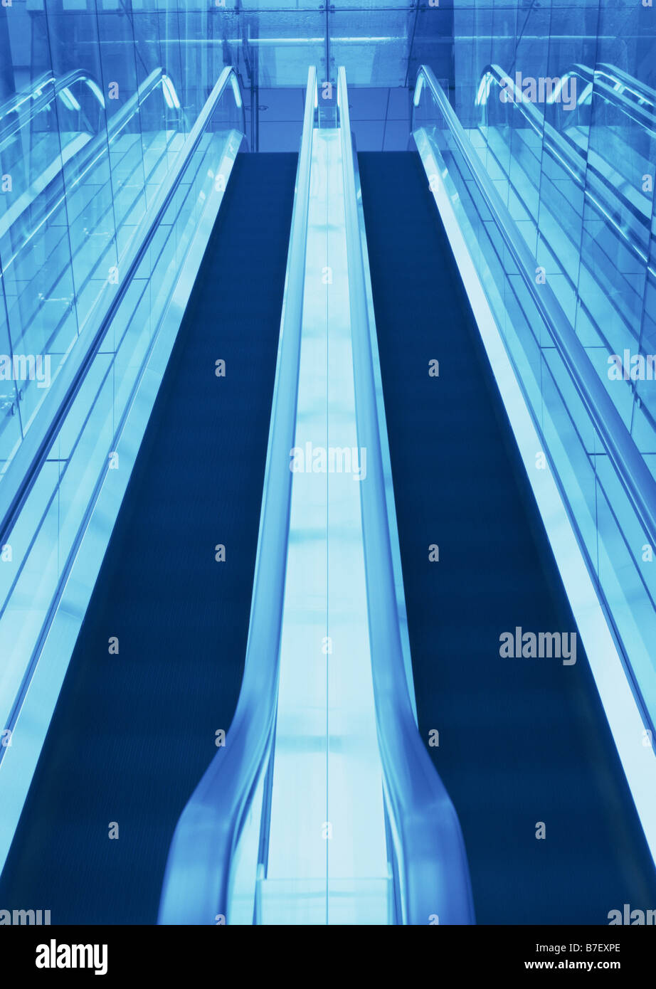 Straight escalators hi-res stock photography and images - Alamy