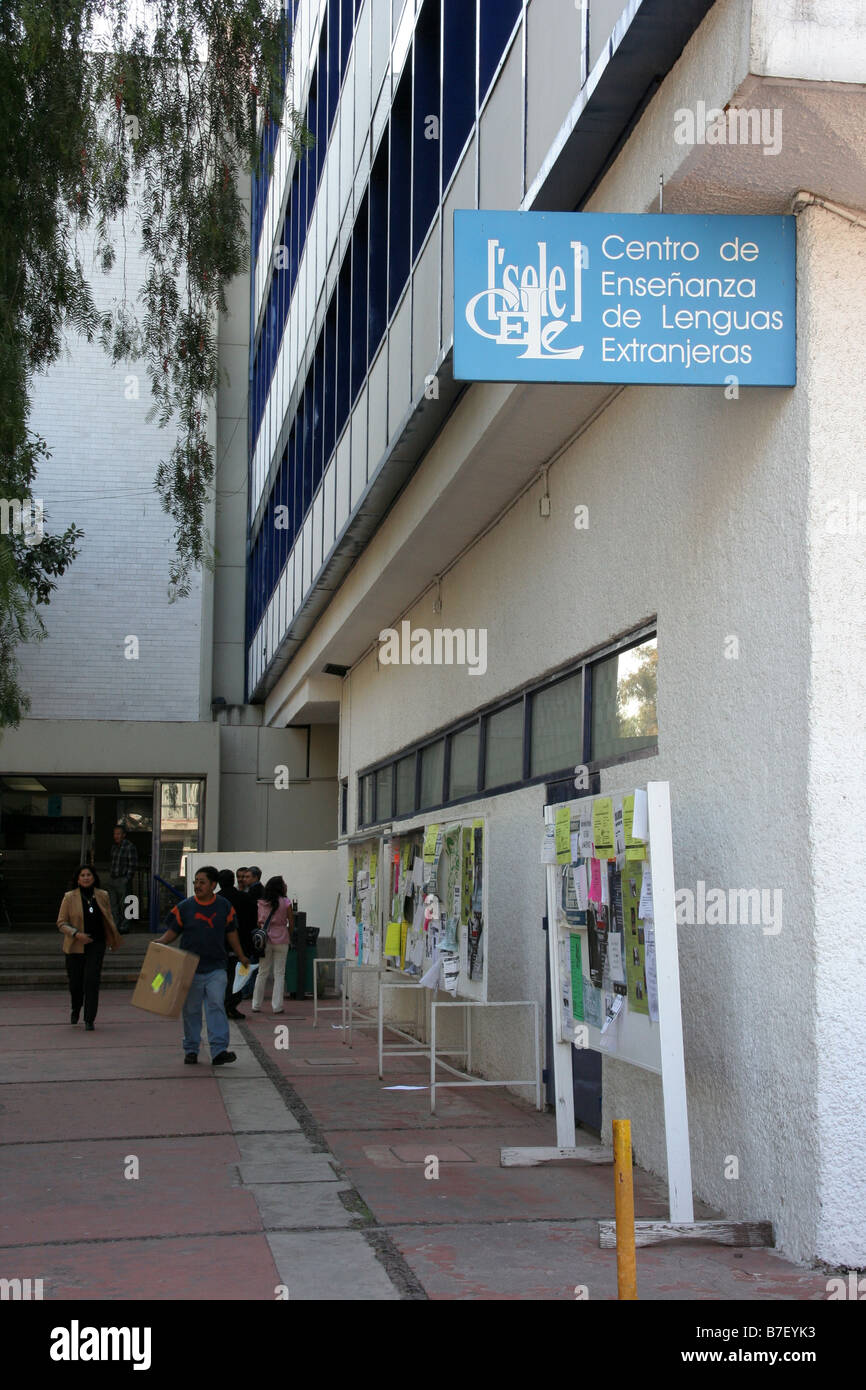 School of languages building hi-res stock photography and images - Alamy