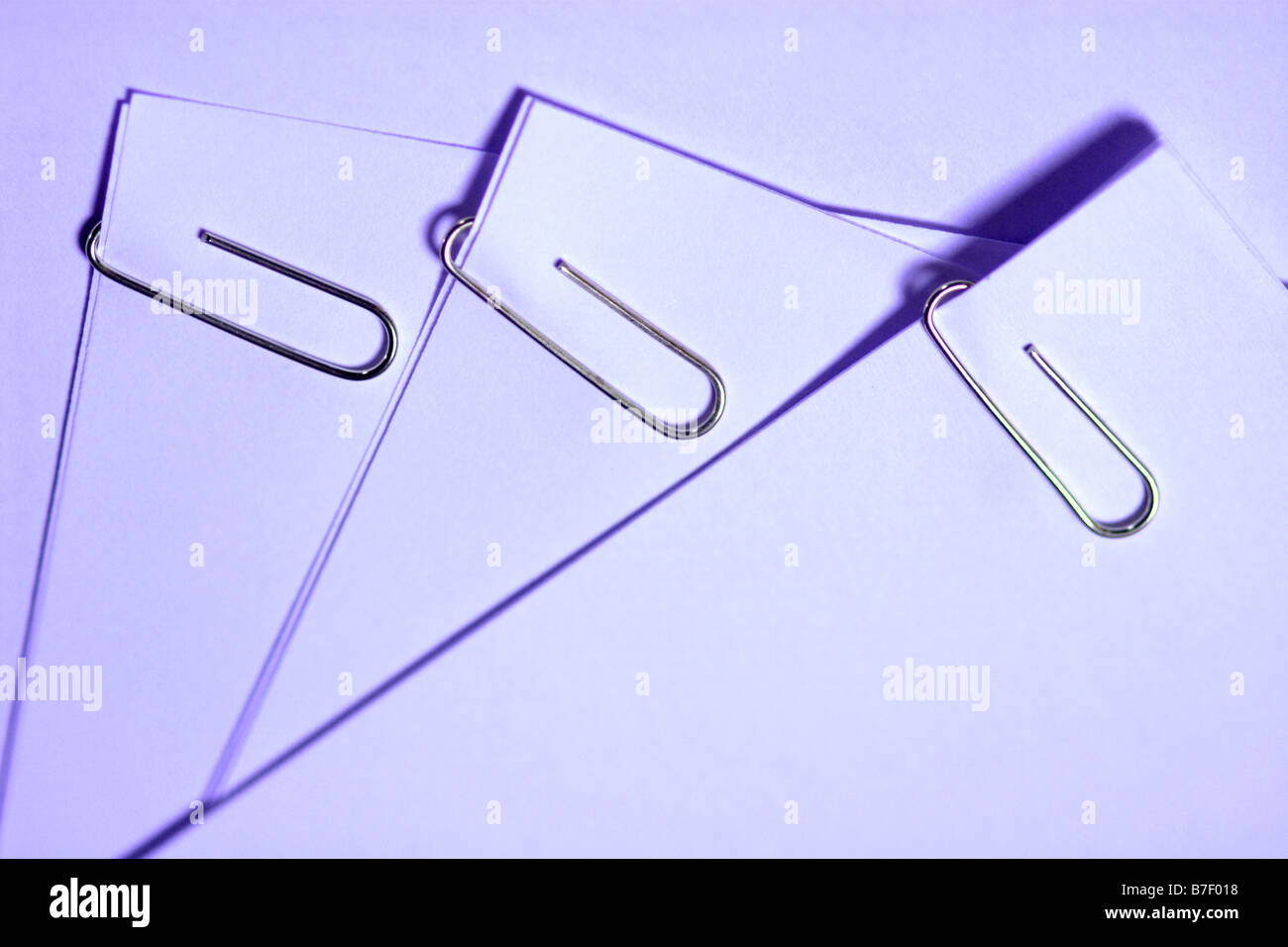 Papers documents pattern pile hi-res stock photography and images - Alamy