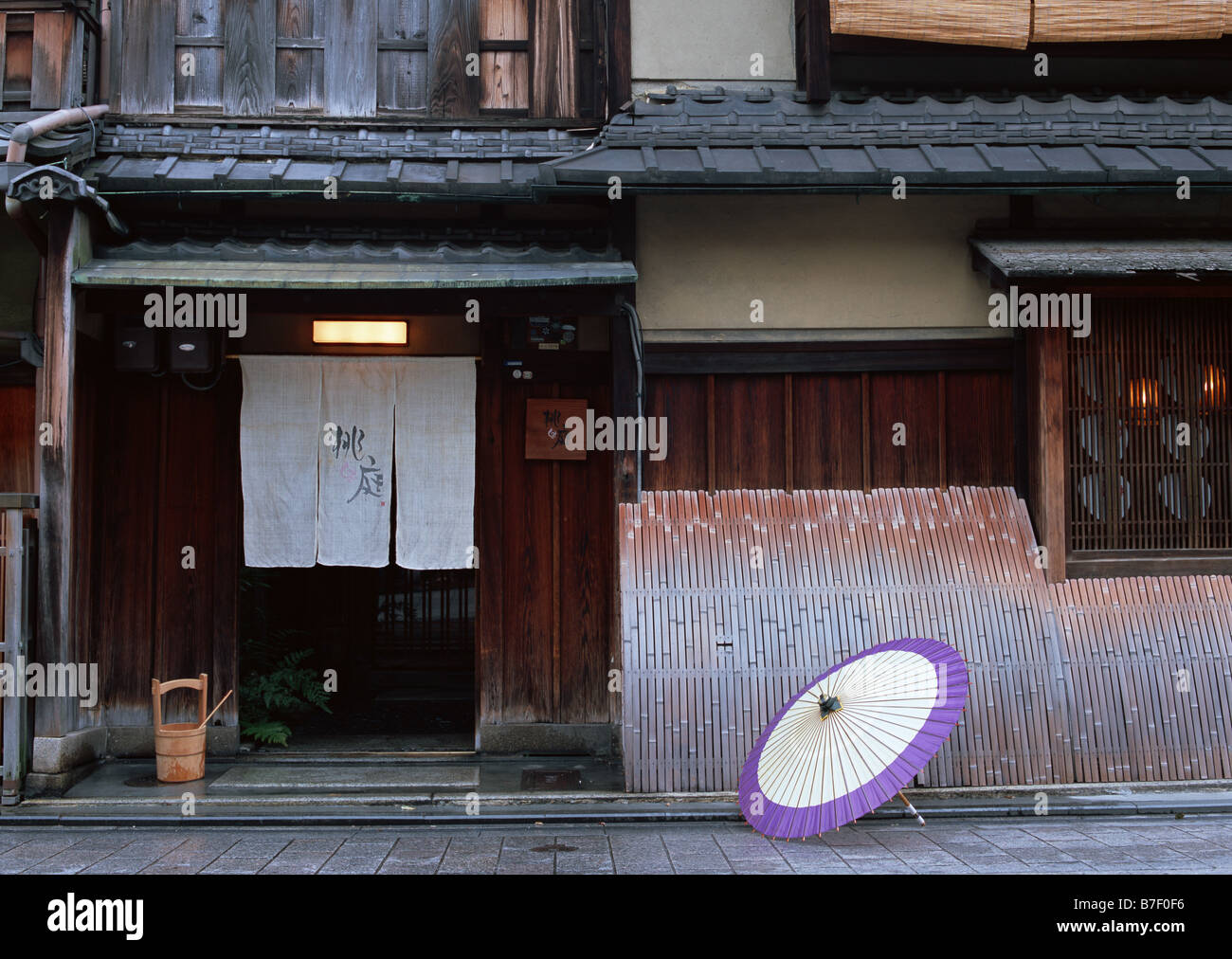 Storefront kyoto hi-res stock photography and images - Alamy