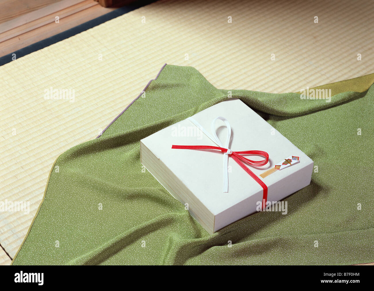 Image of Japanese style gift box Stock Photo - Alamy