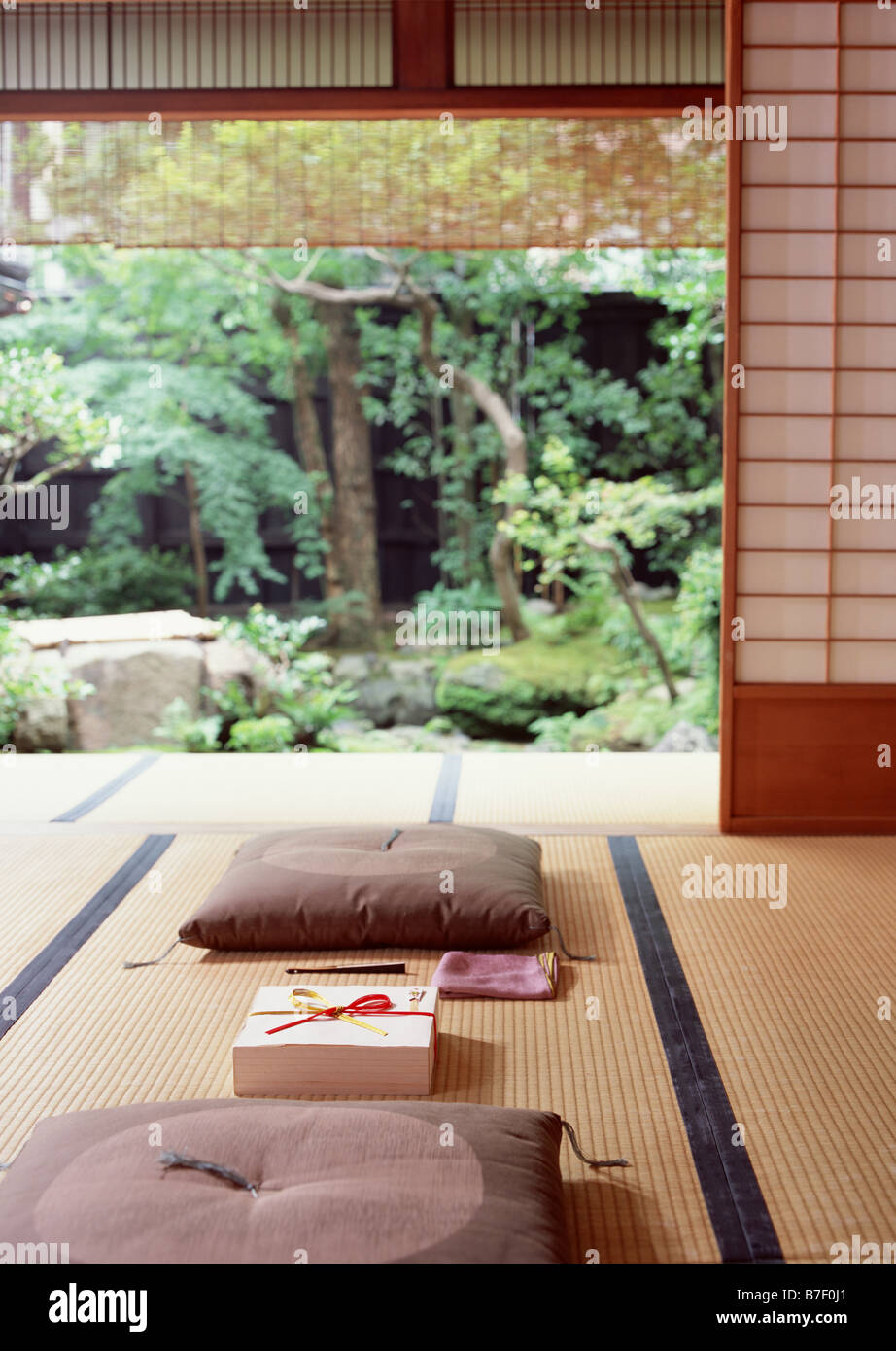 Image of Japanese style gift box Stock Photo - Alamy