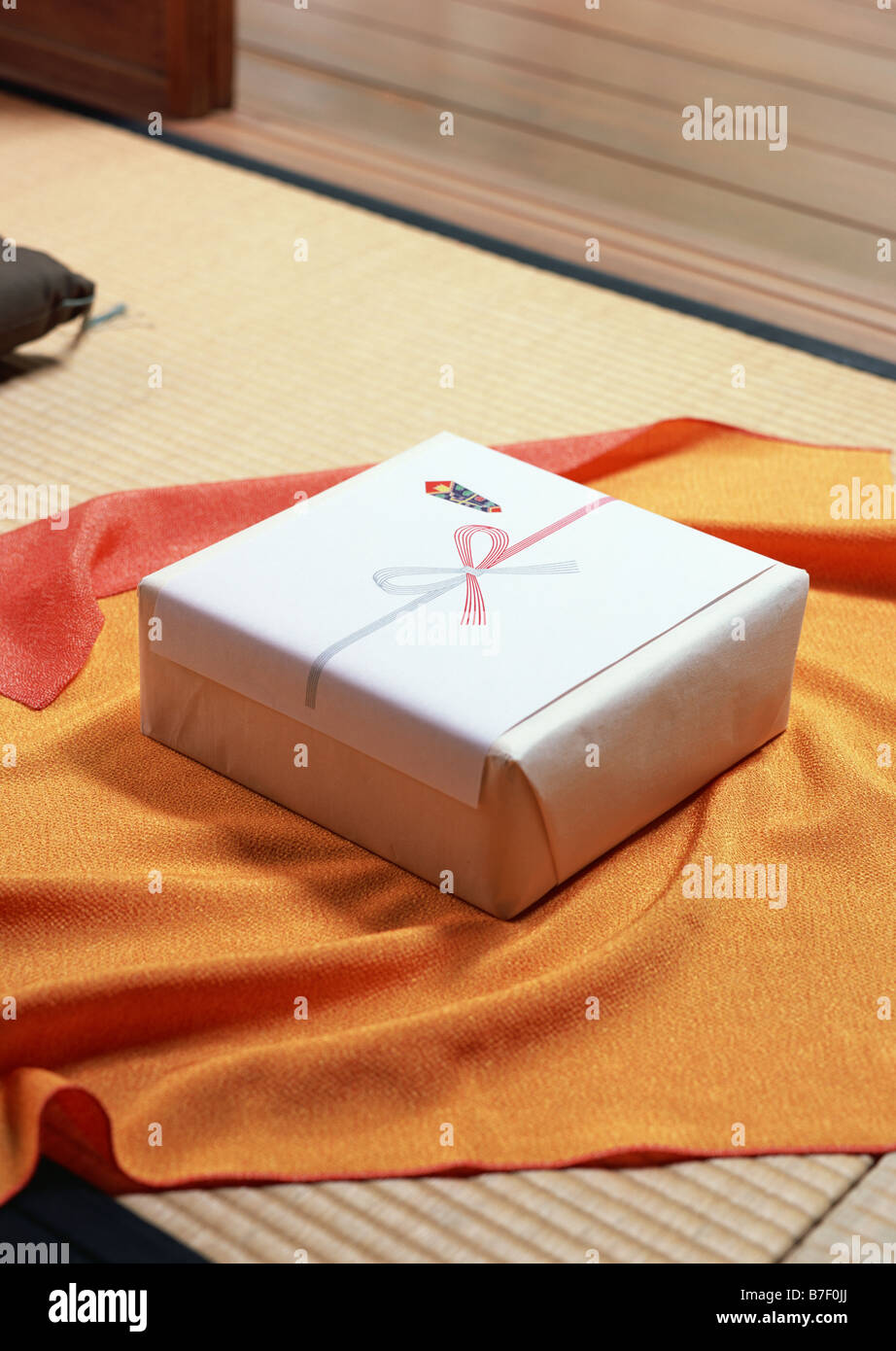 Image of Japanese style gift box Stock Photo - Alamy