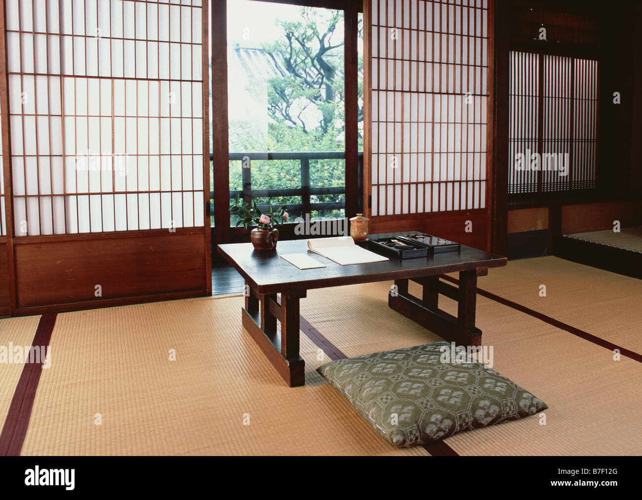 Image of a Japanese room and table Stock Photo - Alamy