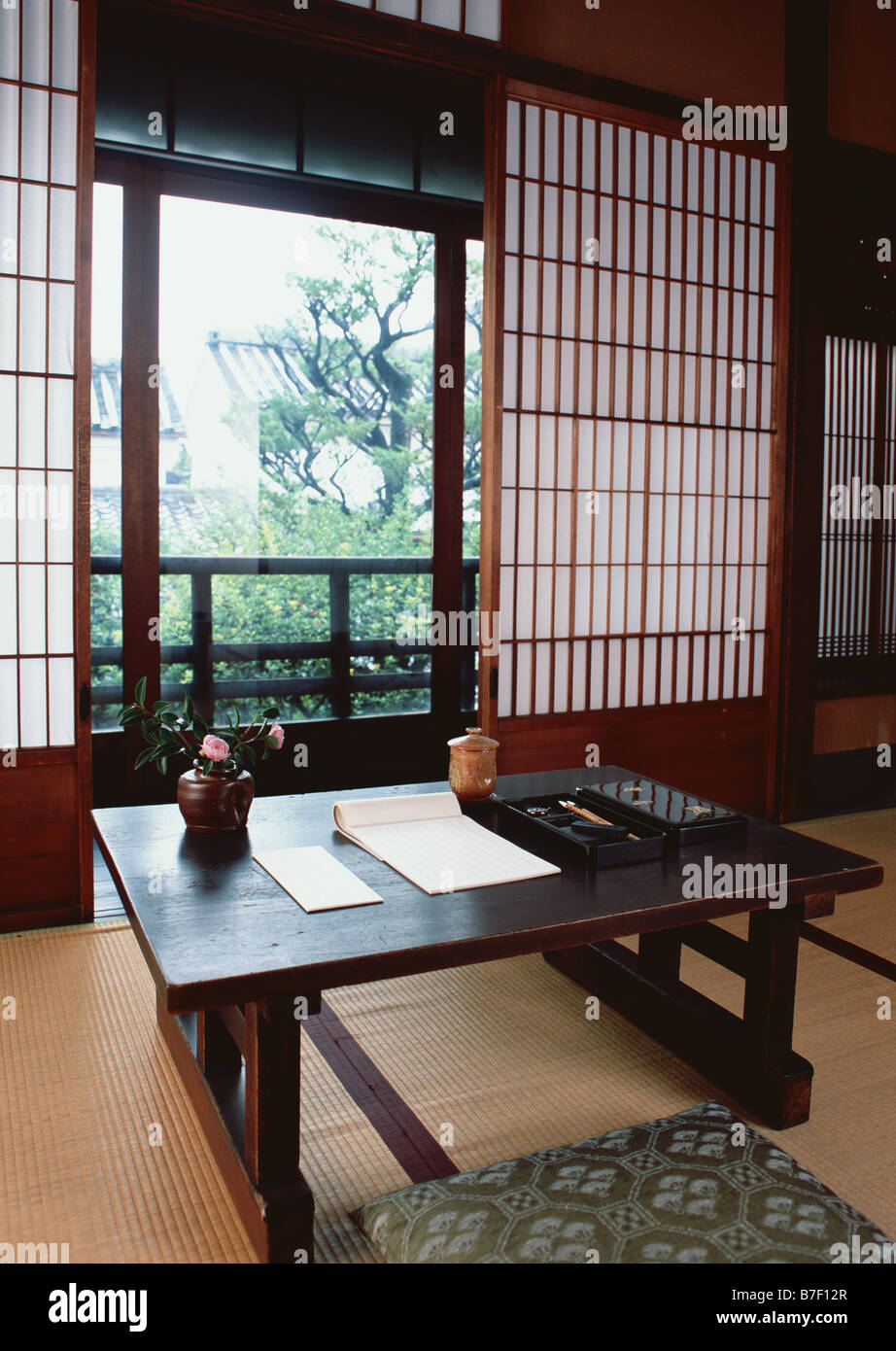 Image of a Japanese room and table Stock Photo - Alamy