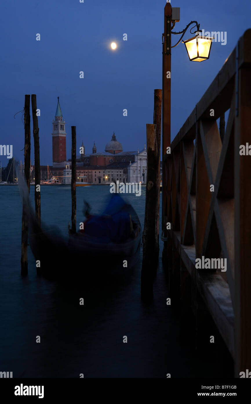 night photograph of gondola in motion in Venice, Italy Stock Photo - Alamy