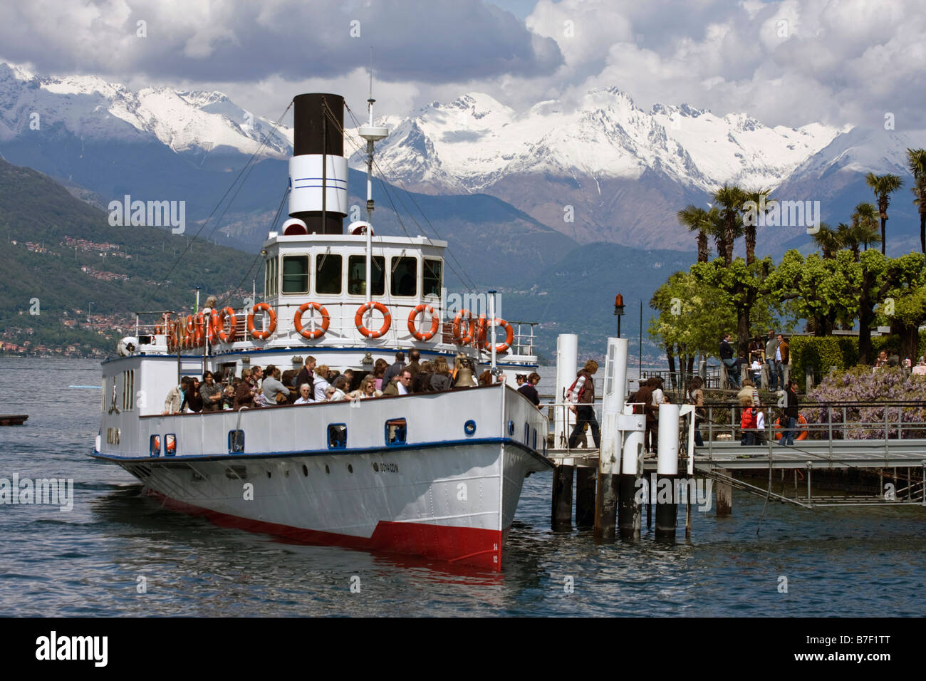 Lake como water transport hi-res stock photography and images - Alamy