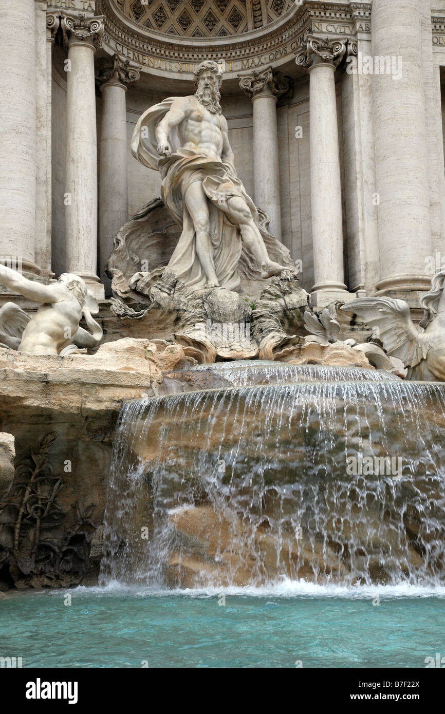 Statue of Neptune fountain di Trevi Rome Stock Photo - Alamy
