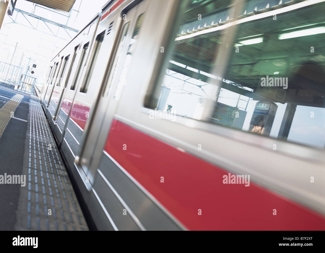 Train and platform Stock Photo - Alamy