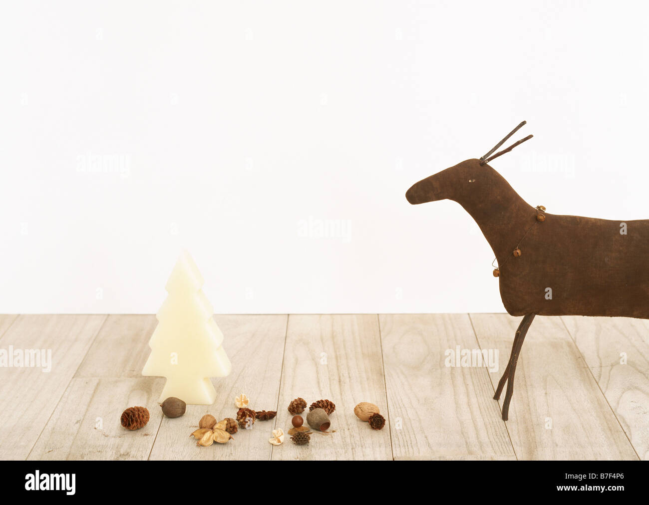 Reindeer figurine christmas tree hi-res stock photography and images ...