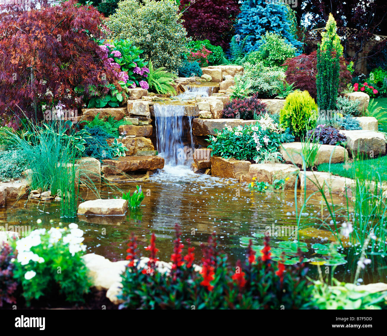 Garden waterfall feature hi-res stock photography and images - Alamy
