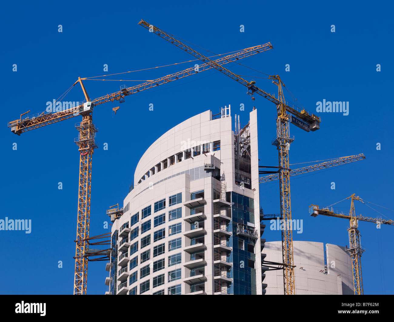 Tower under construction in Dubai Stock Photo - Alamy