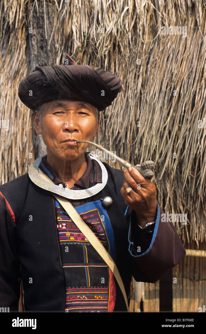 Opium pipe hi-res stock photography and images - Alamy