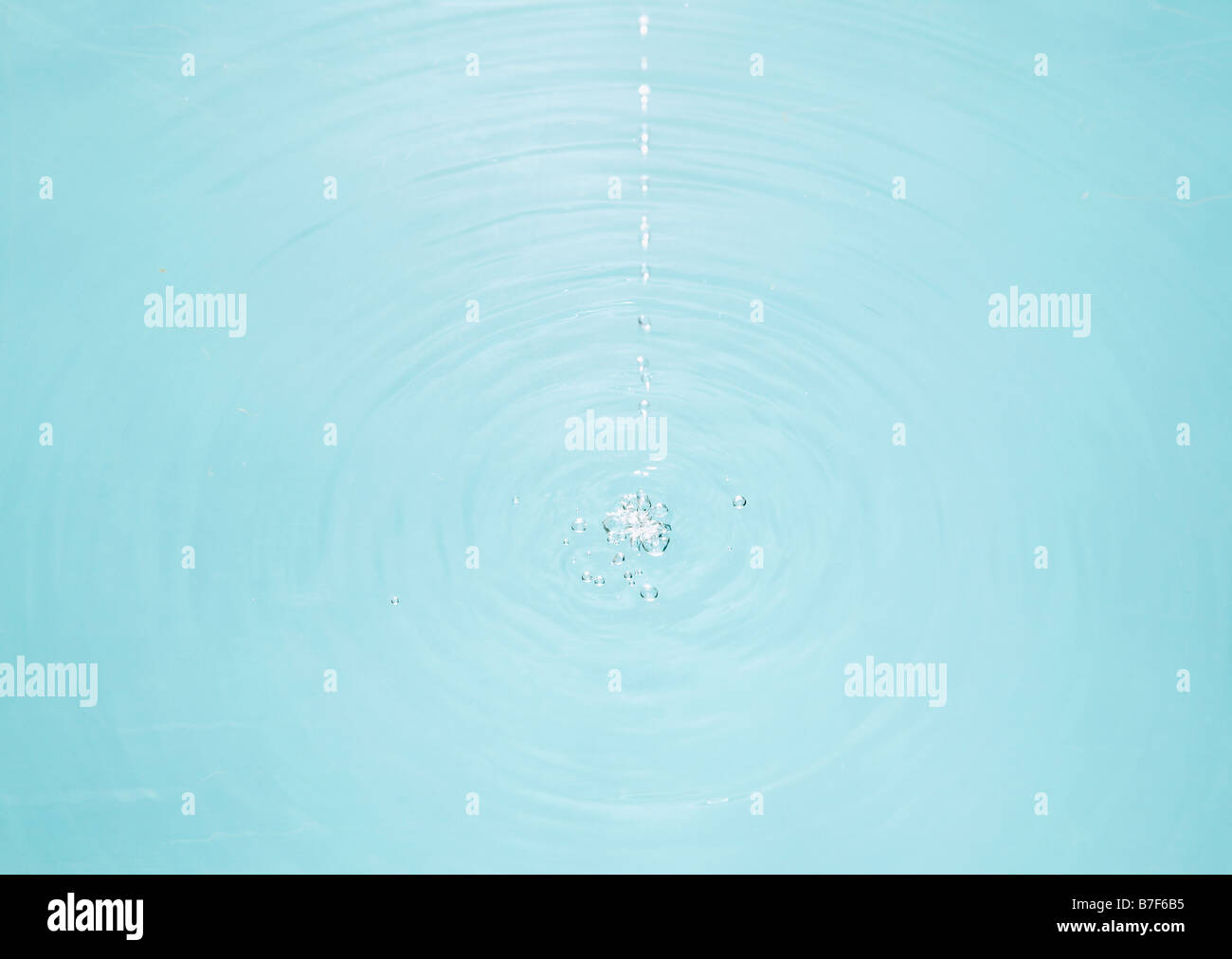 Droplets falling on water Stock Photo - Alamy