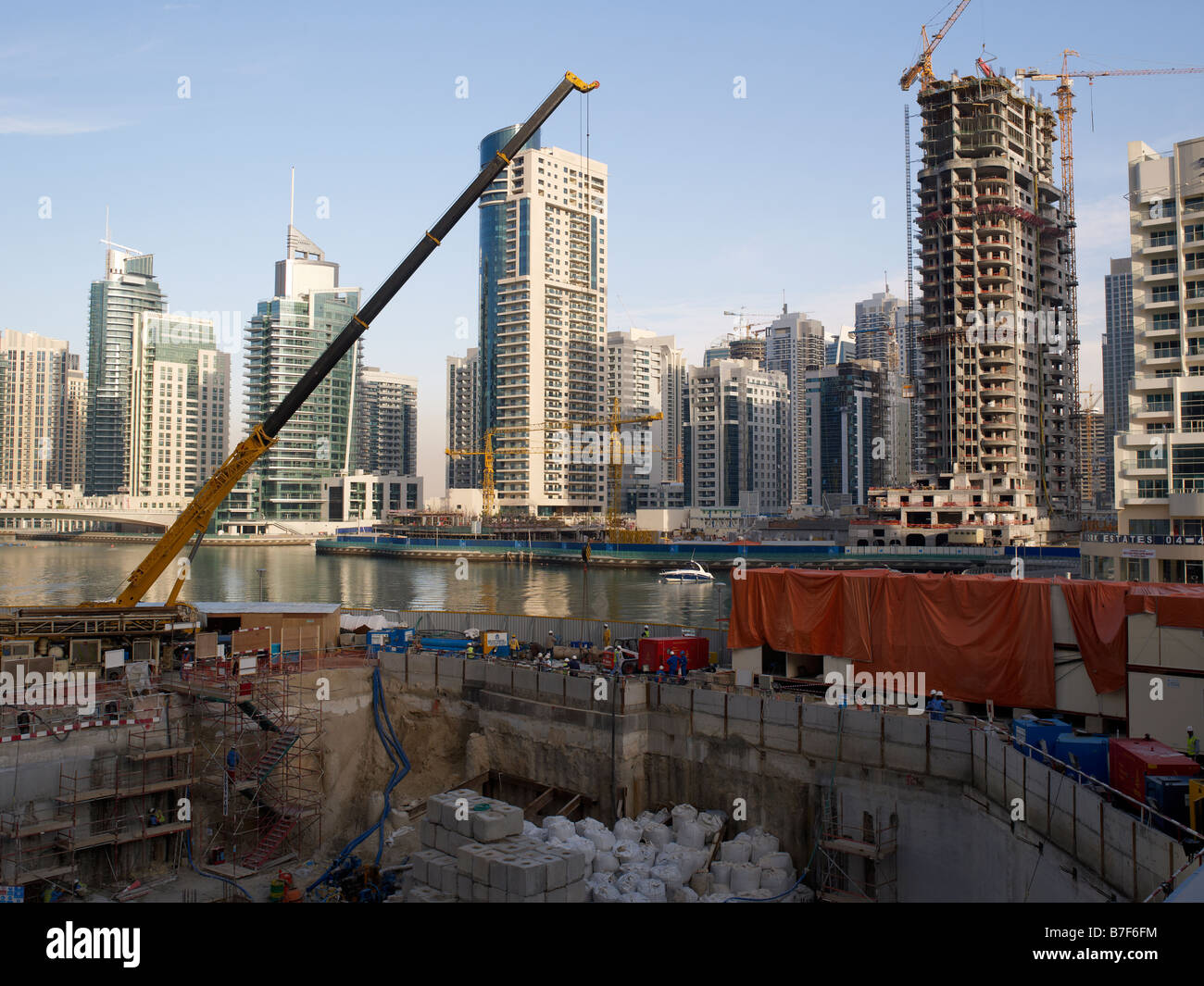 Tower under construction in Dubai Stock Photo - Alamy