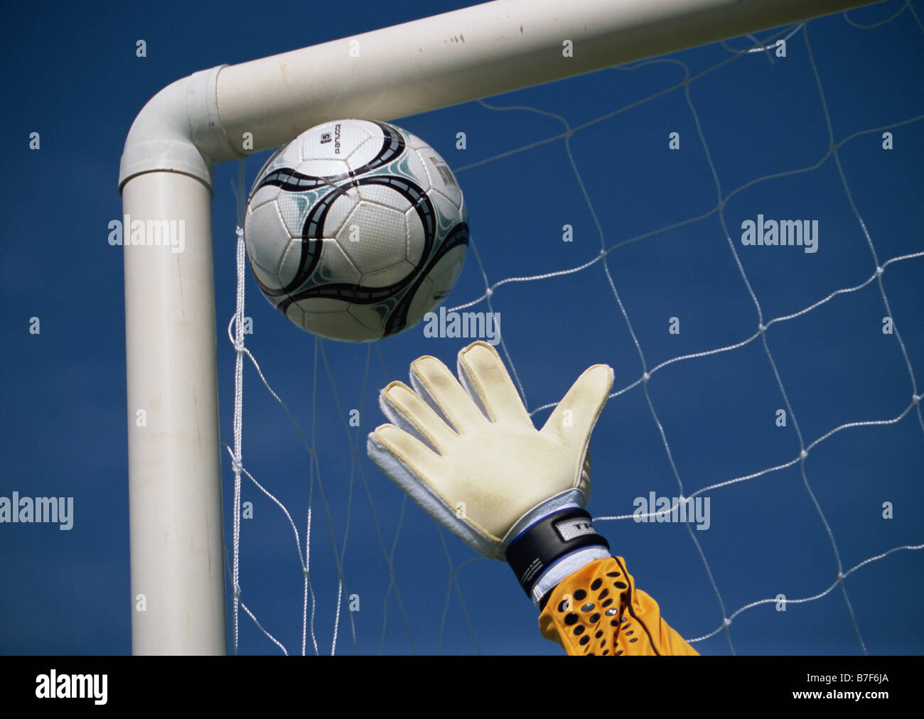 Sports athlete hand entering ball hi-res stock photography and images ...