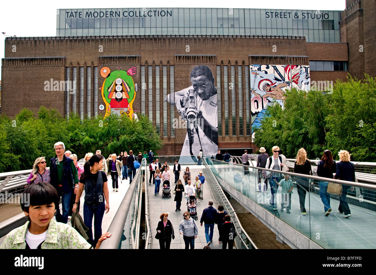 Tate modern museum exhibition hi-res stock photography and images - Alamy