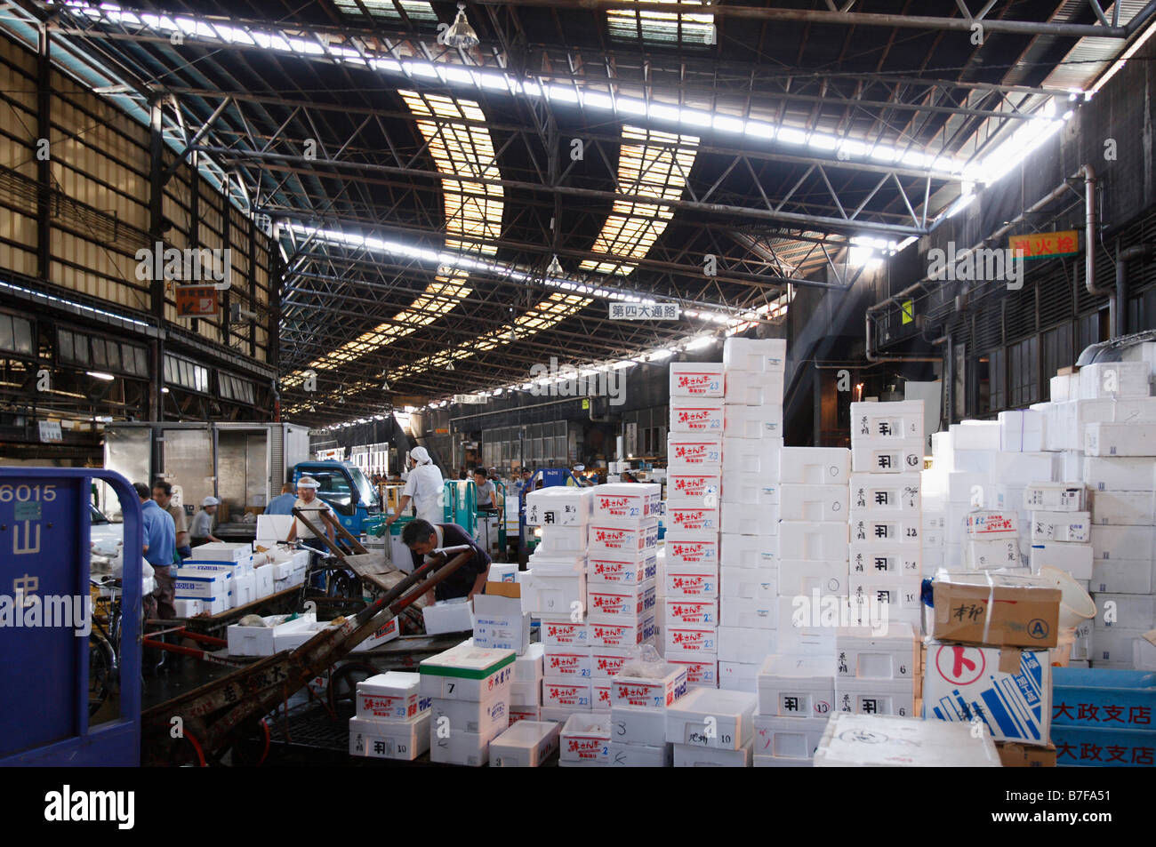 Styrofoam fish boxes hi-res stock photography and images - Alamy