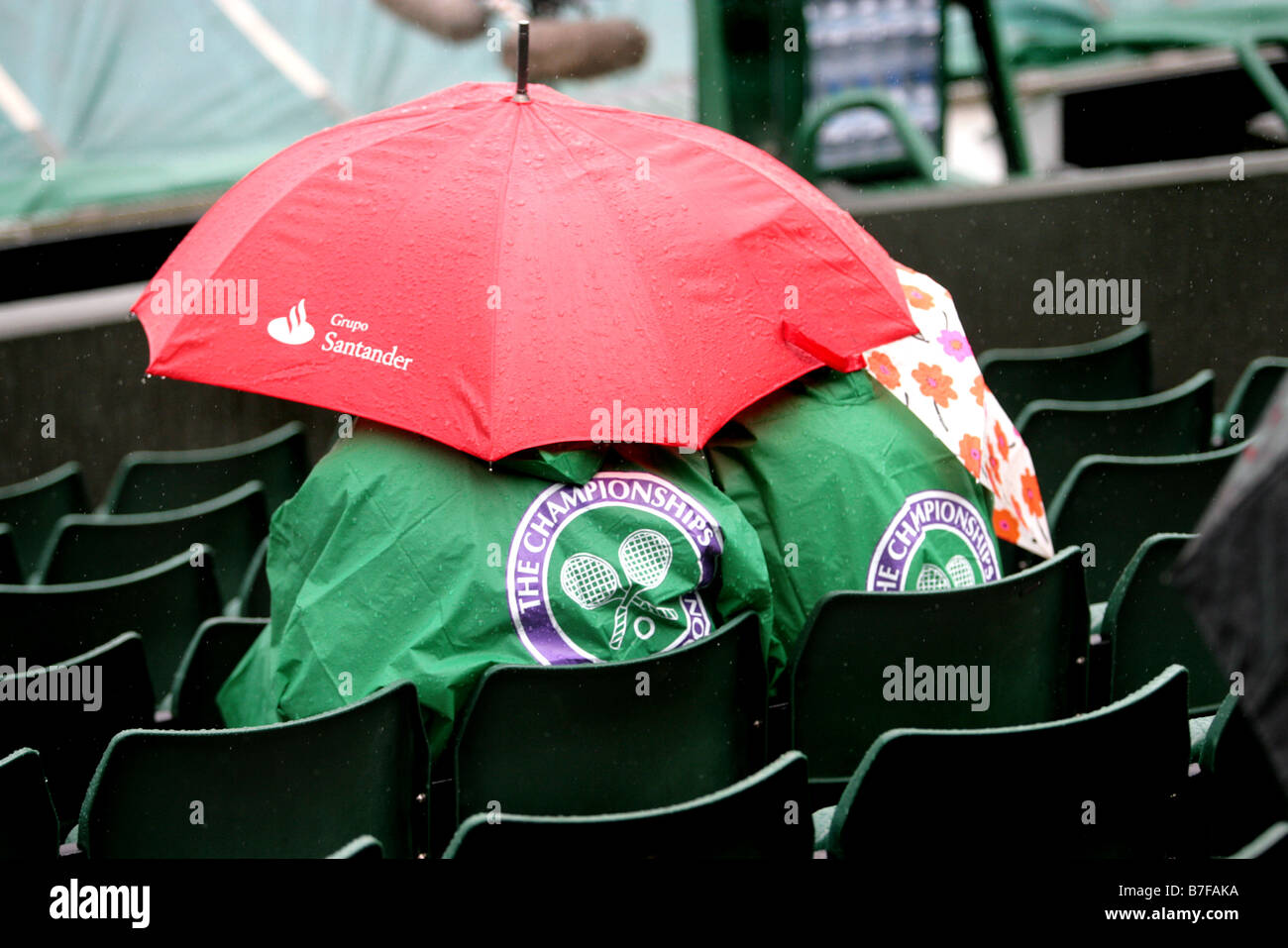 Wimbledon umbrella rain hi-res stock photography and images - Alamy
