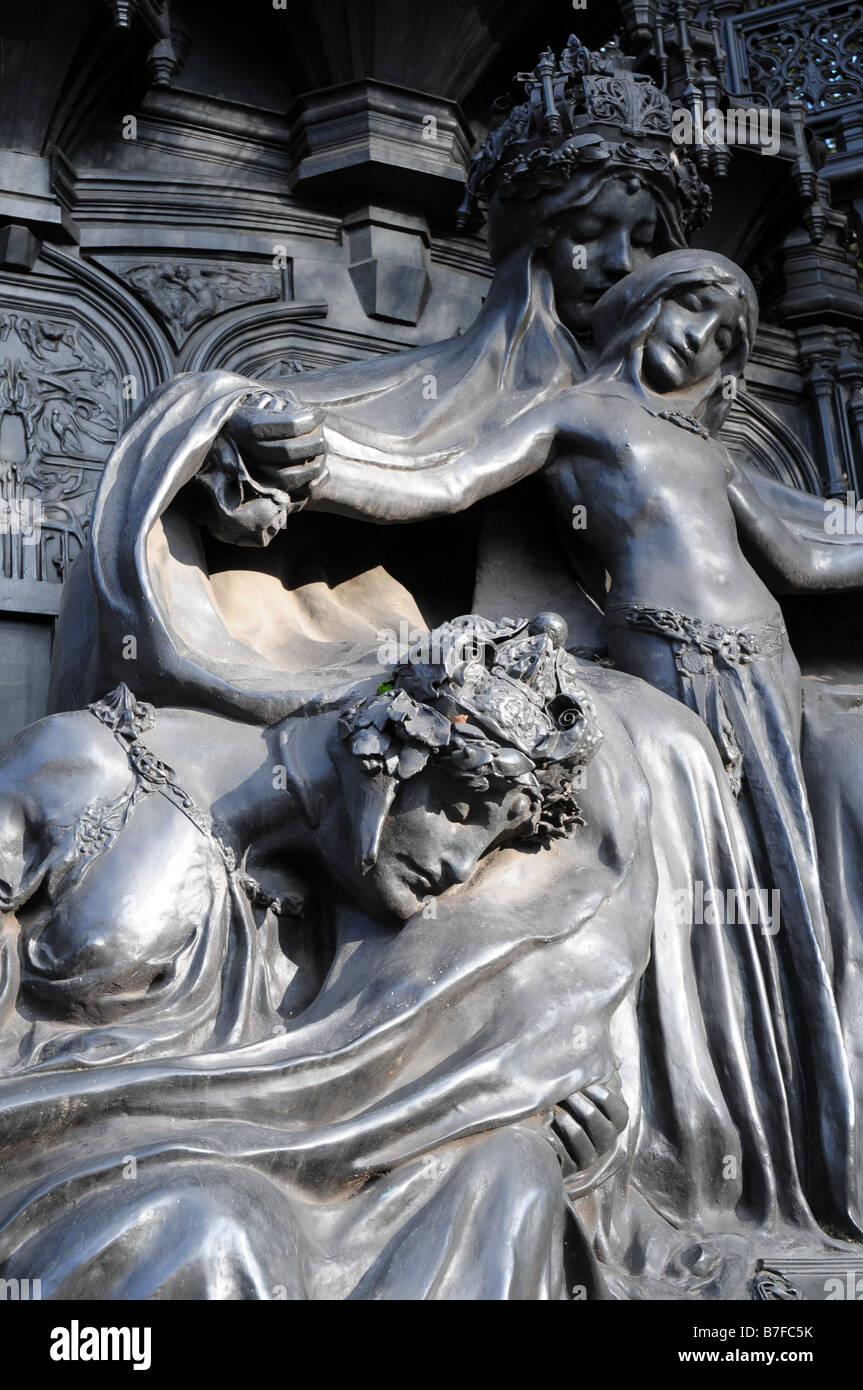 Queen alexandra memorial fountain hi-res stock photography and images ...