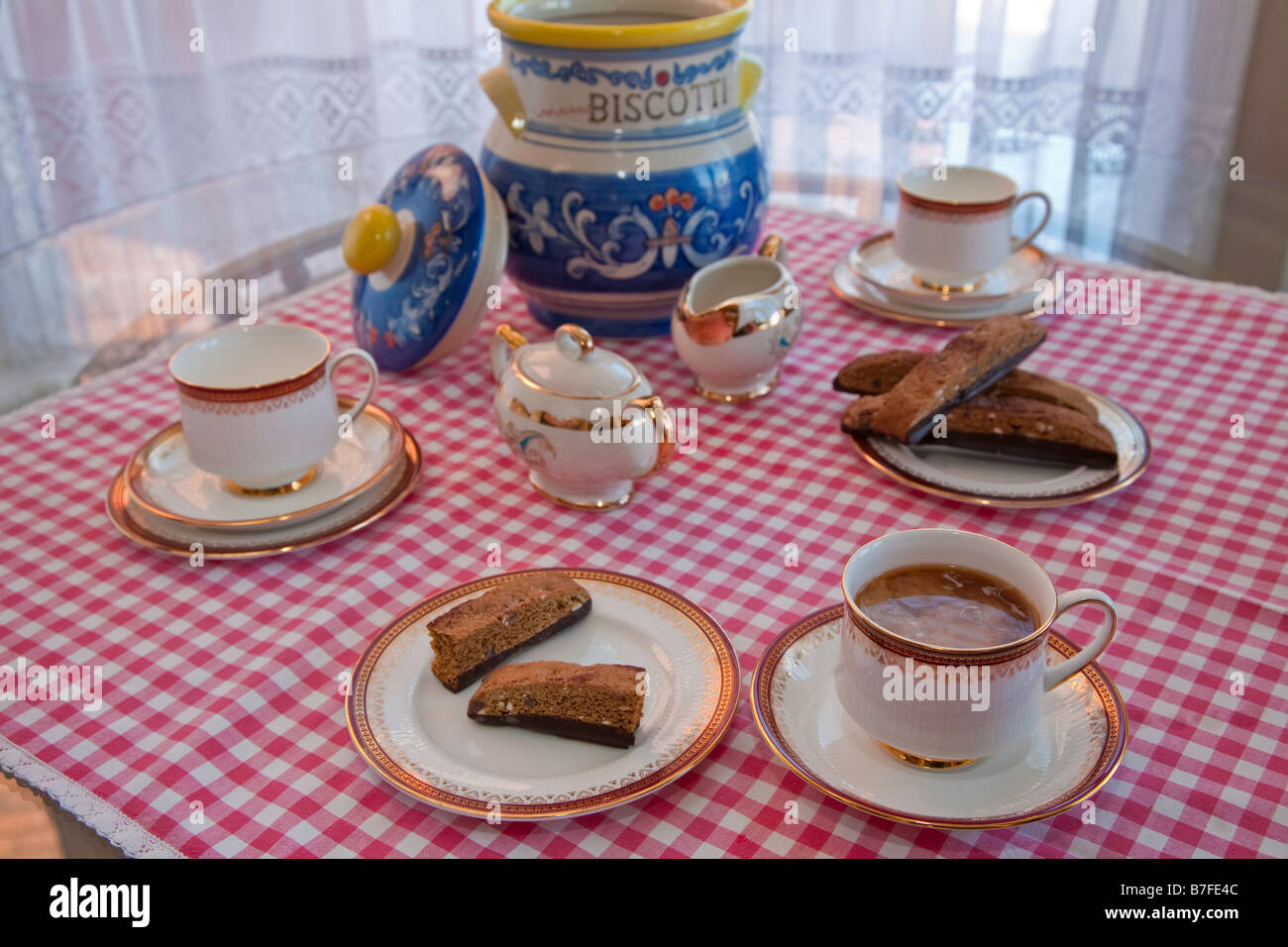 Italien food table hi-res stock photography and images - Alamy