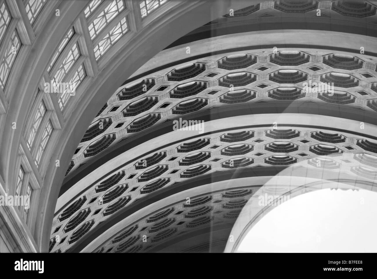 Historical building elaborate architecture Black and White Stock Photos ...