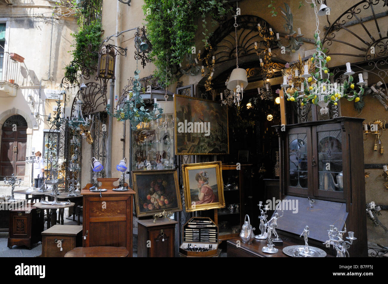 Antique Shop in Taormina, Sicily, Italy Stock Photo - Alamy