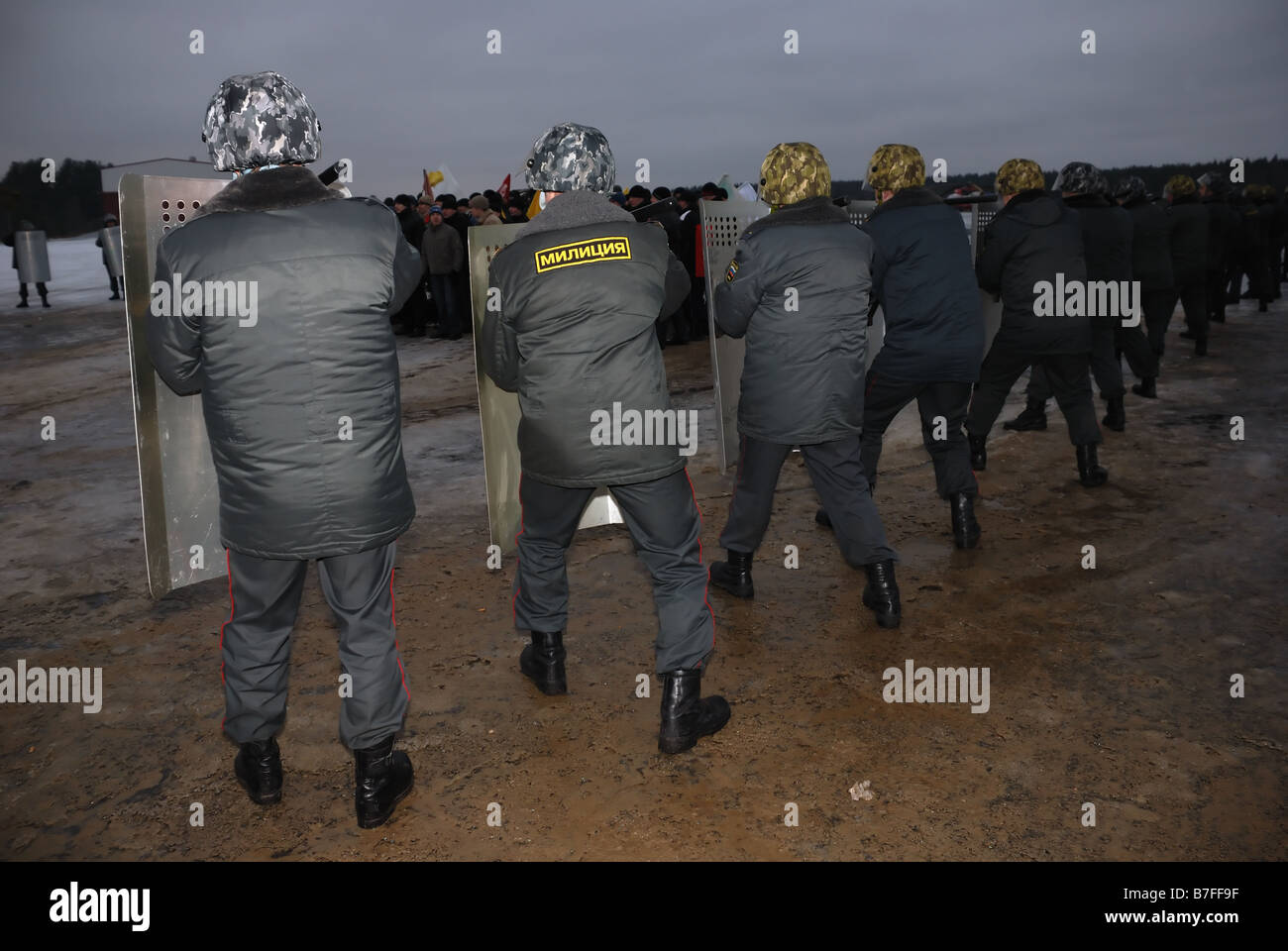 Russian militia during tactical exercise Stock Photo - Alamy