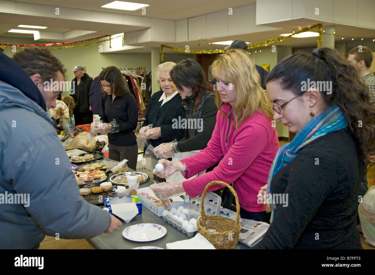 Homeless charity hi-res stock photography and images - Alamy