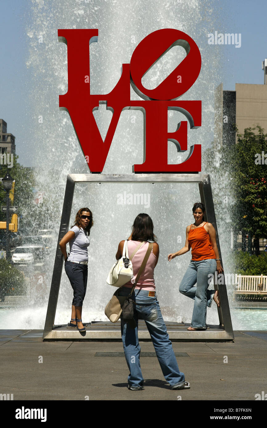 Love sculpture hi-res stock photography and images - Alamy