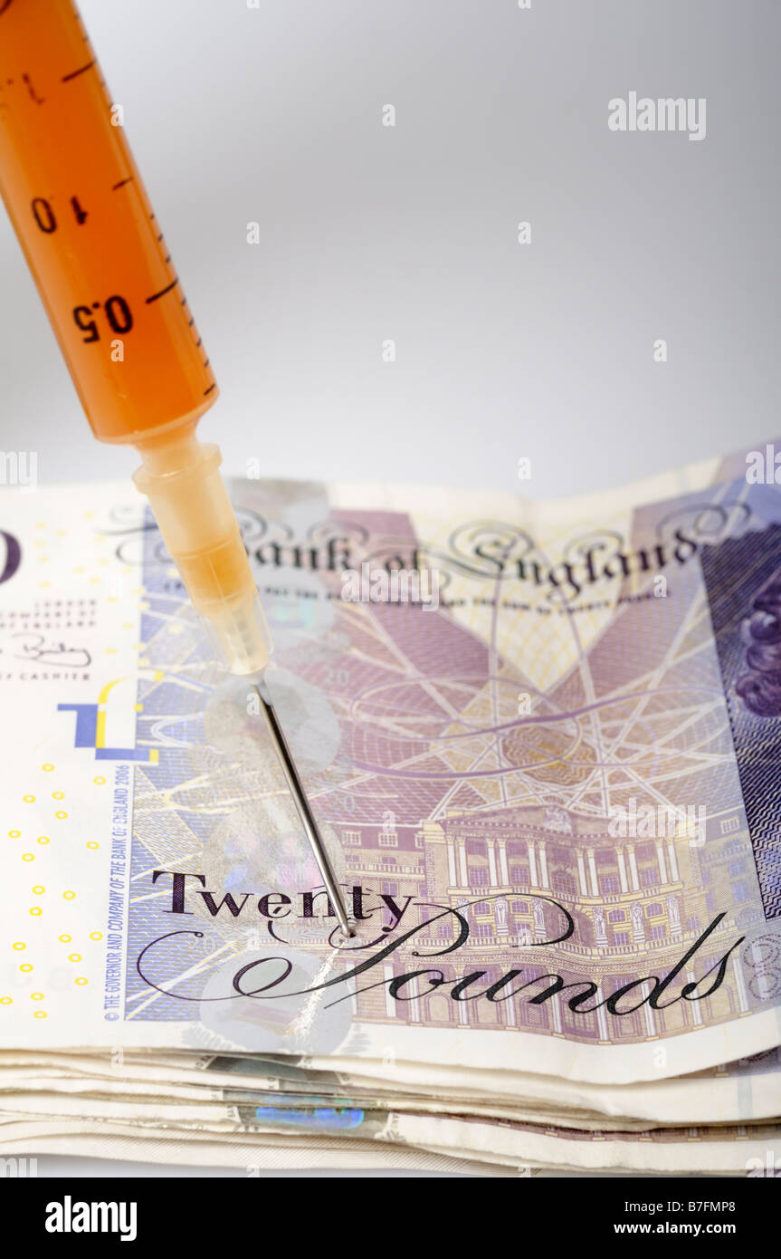 100 pound sterling notes hi-res stock photography and images - Alamy