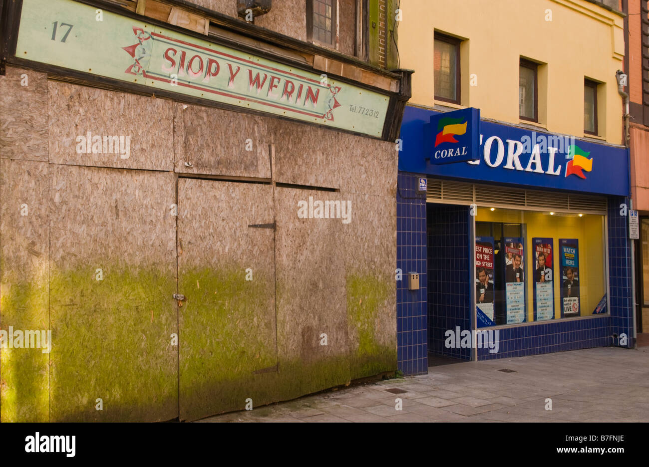 Uk betting shop front hi-res stock photography and images - Alamy