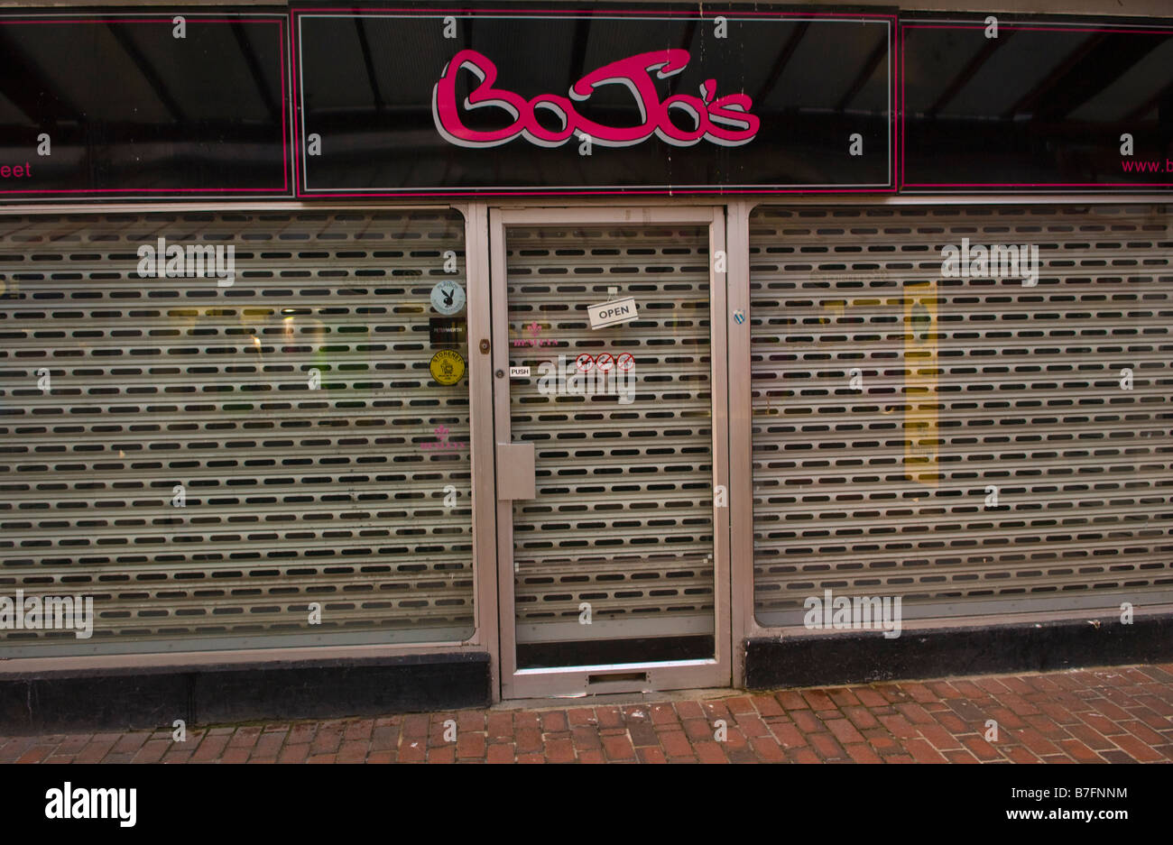 Shuttered Store Front Uk High Resolution Stock Photography and Images ...