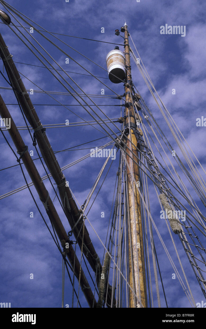 Crows nest ship hi-res stock photography and images - Alamy