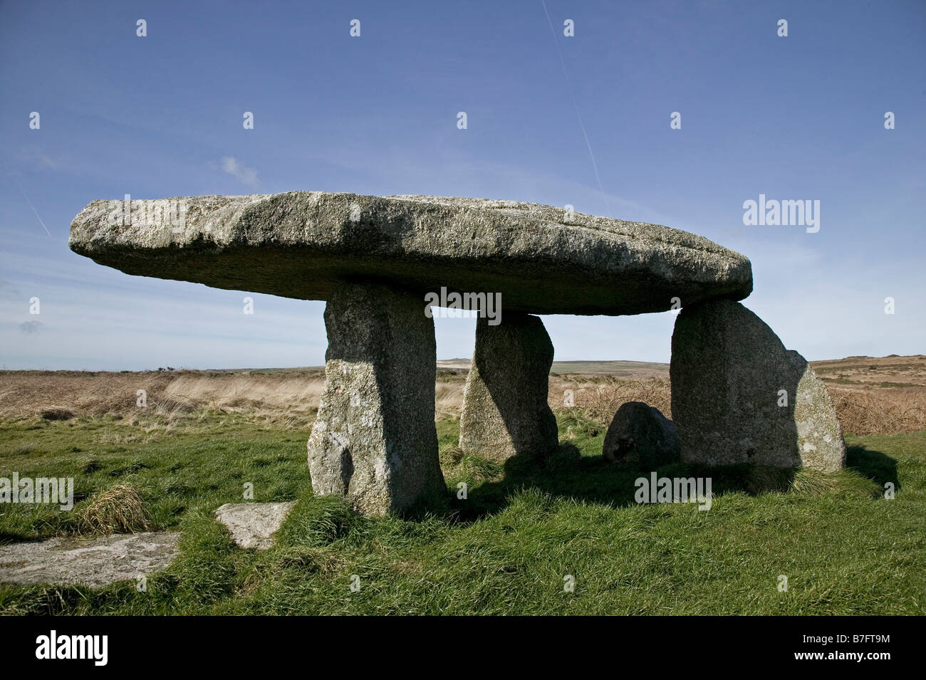 Lanyon Quoit Dolmen Neolithic burial chamber Cornwall Stock Photo - Alamy