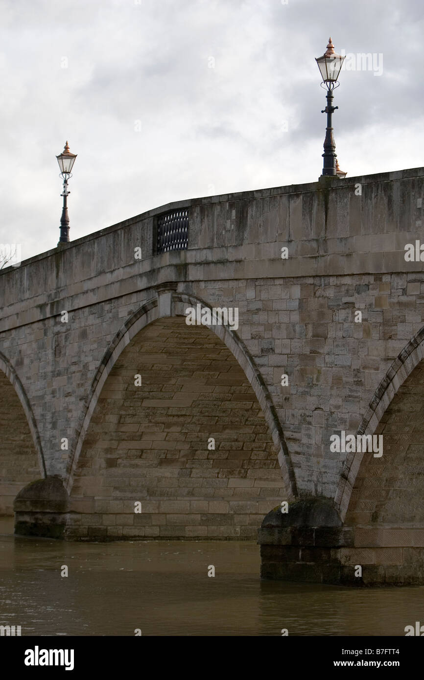 Chertsey bridge surrey england hi-res stock photography and images - Alamy