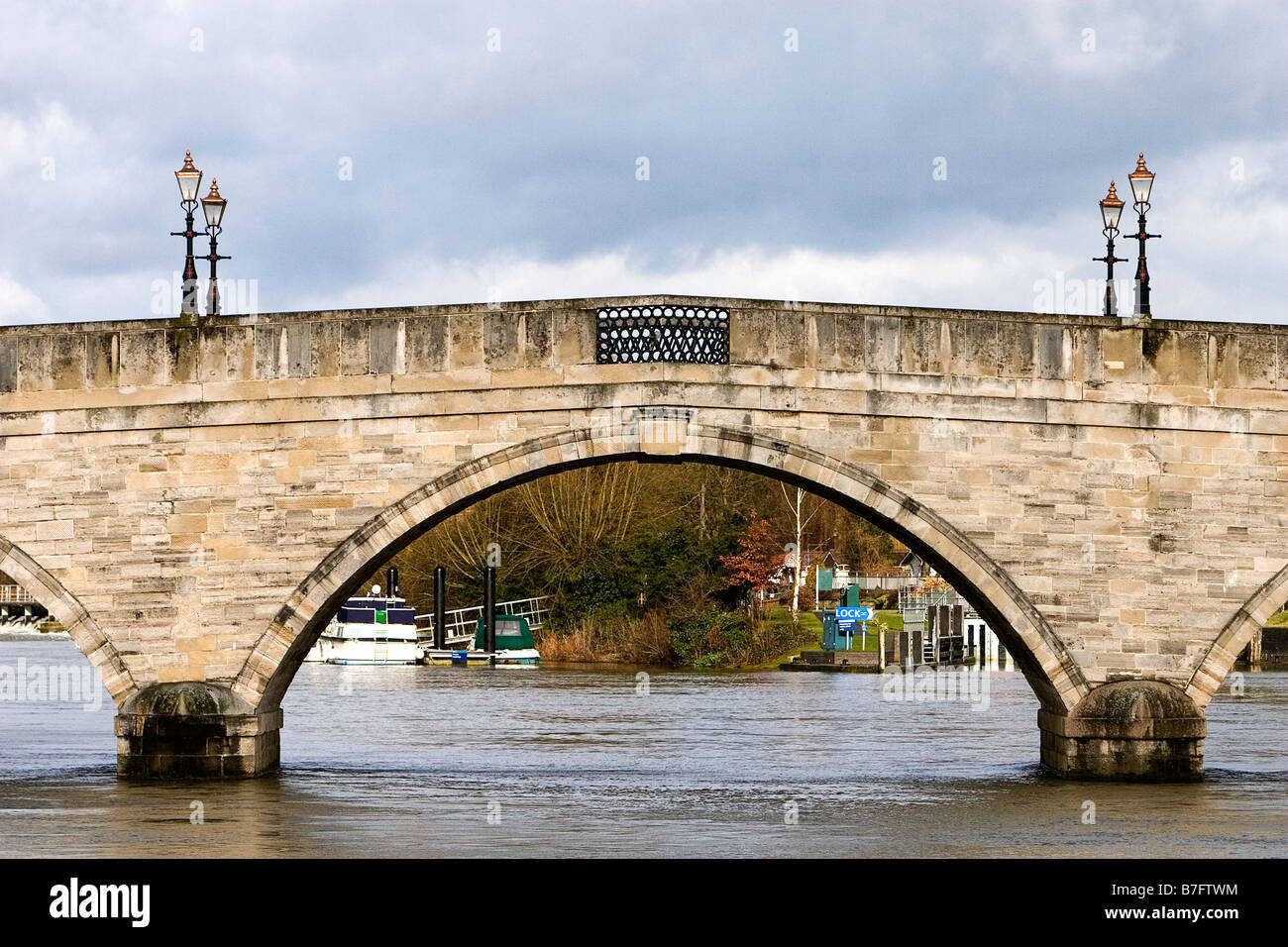 Chertsey Bridge High Resolution Stock Photography and Images - Alamy