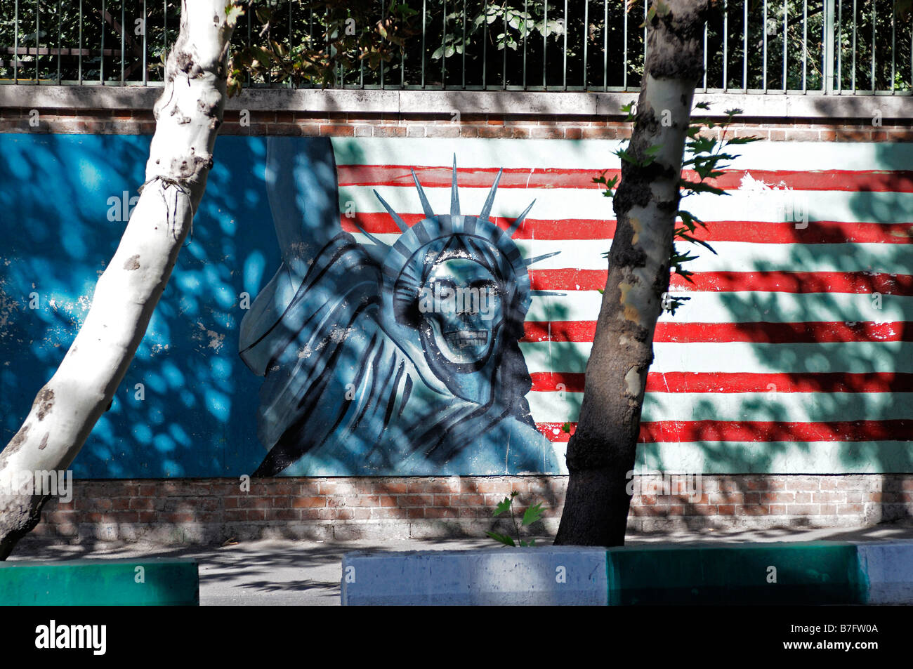 Depicting statue of liberty skeleton hi-res stock photography and ...