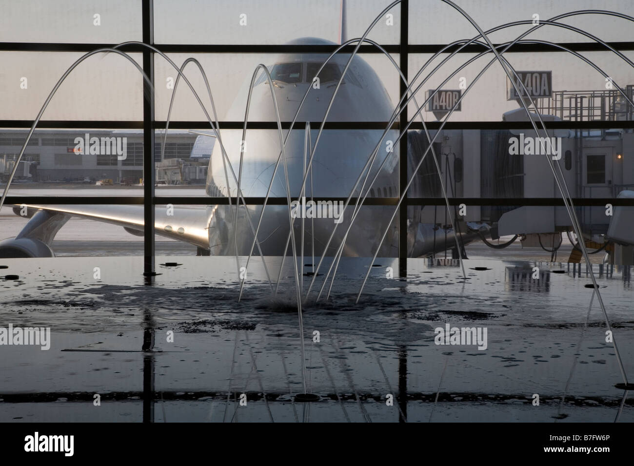 Airport water fountain hi-res stock photography and images - Alamy