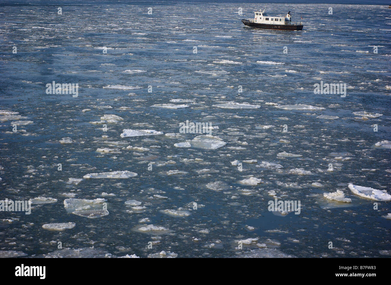 Boat Maneuvering in Icy Waters in New York City NY USA Stock Photo - Alamy