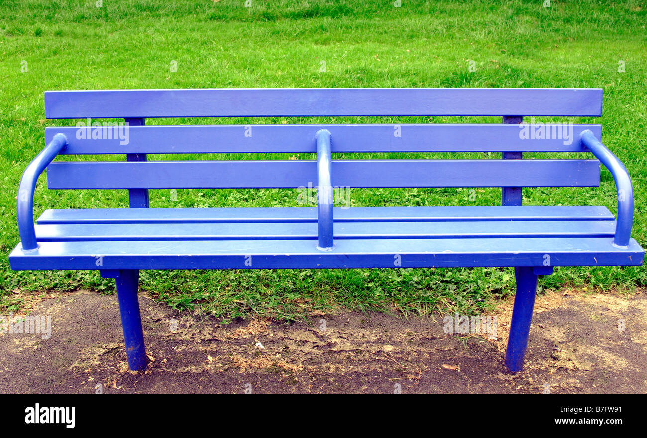 Blue park bench close up Stock Photo - Alamy