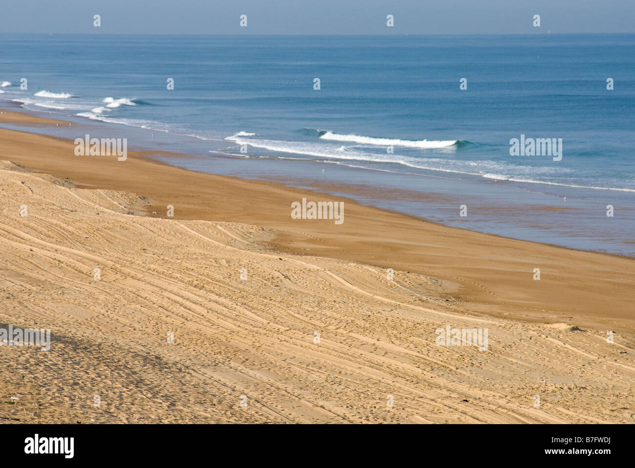 Beach cusps errosion wave waves hi-res stock photography and images - Alamy