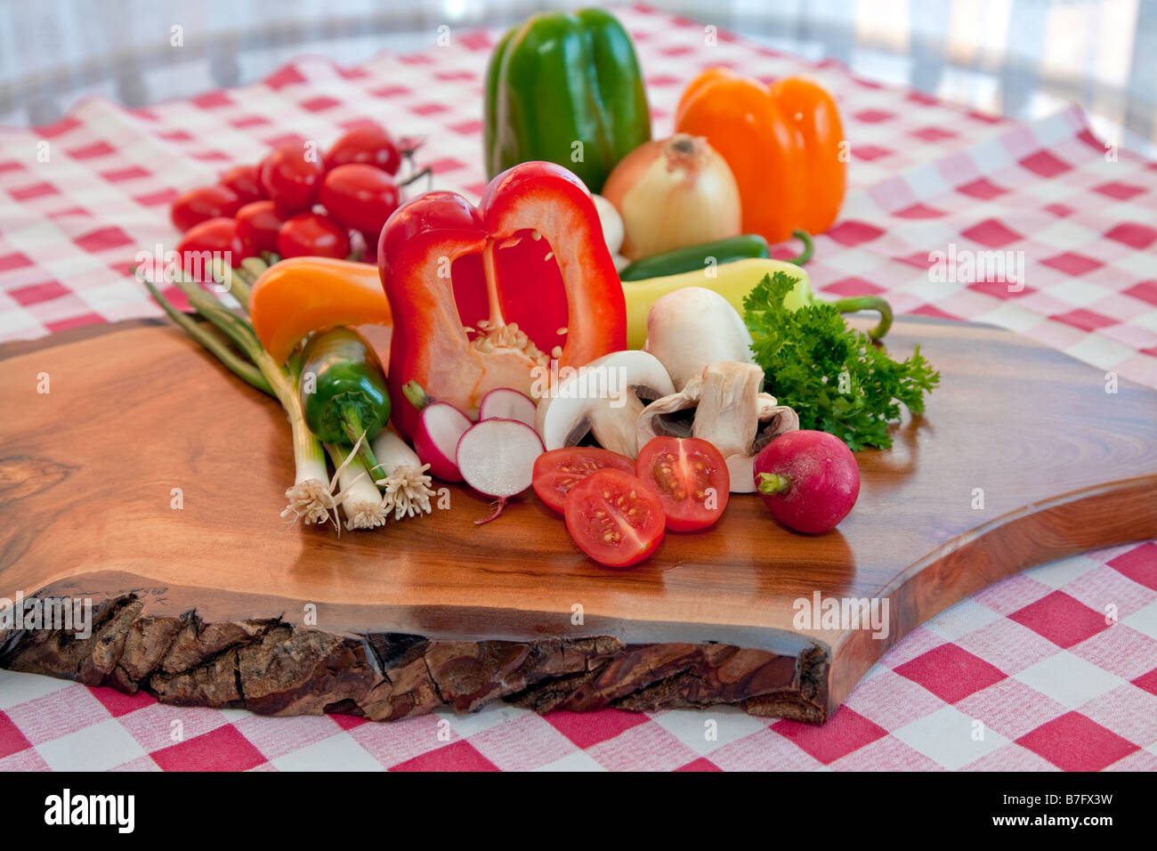 Display of Fresh Vegetables on a Kitchen Table Stock Photo - Alamy