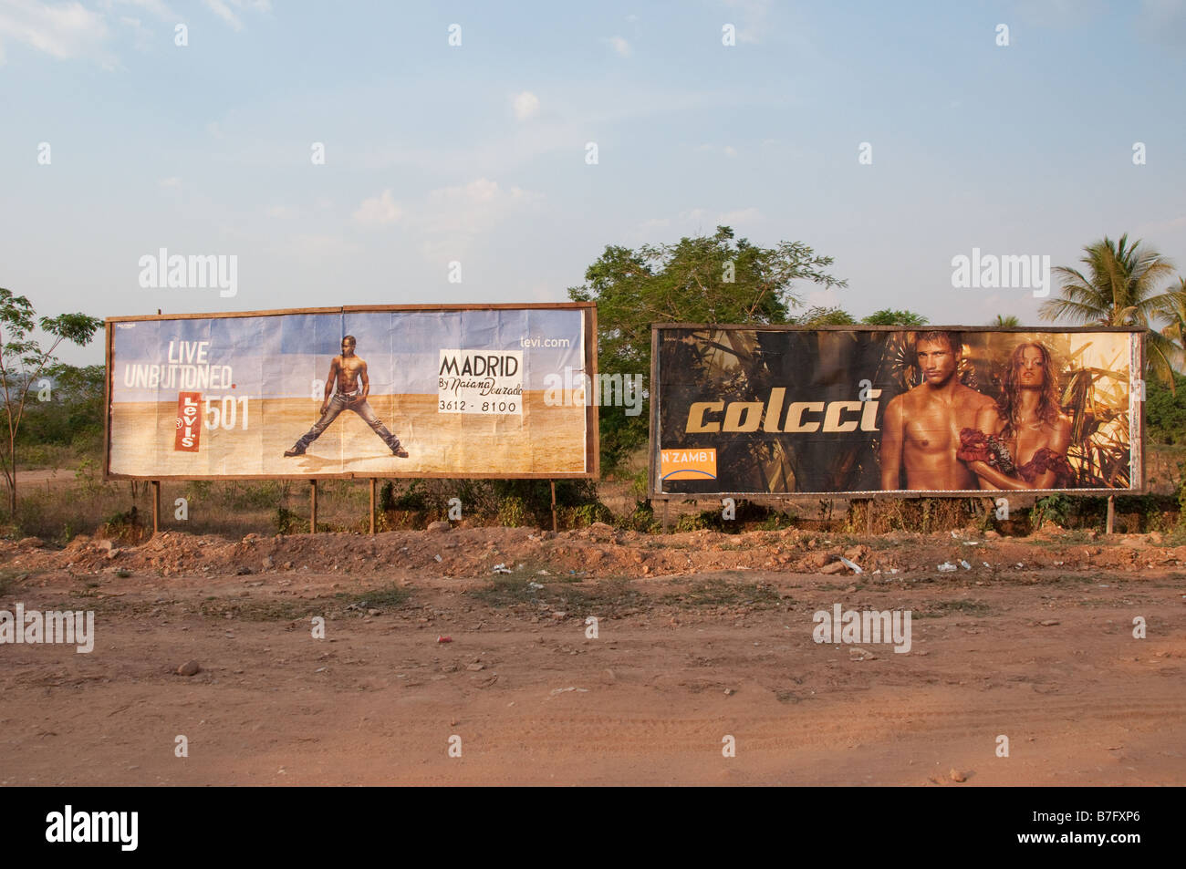 Advertising billboards hi-res stock photography and images - Alamy
